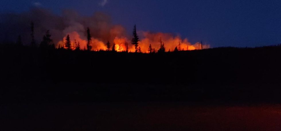‘Extreme’ behavior of Colorado wildfire prompts forest closures ...